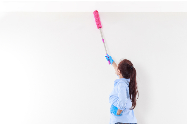 4 Important Tips For Safely Cleaning High Ceilings At Home